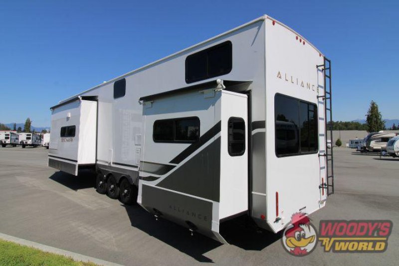 2025 Alliance RV Benchmark 42LFT | Woody's RV World