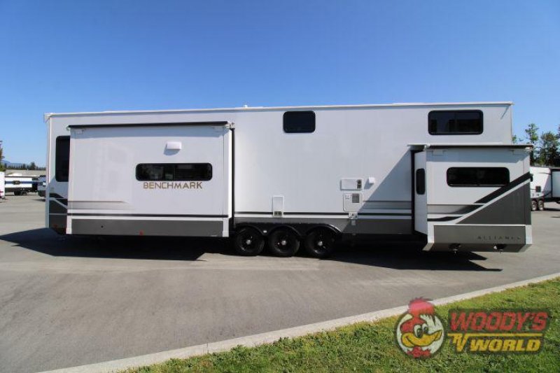 2025 Alliance RV Benchmark 42LFT | Woody's RV World